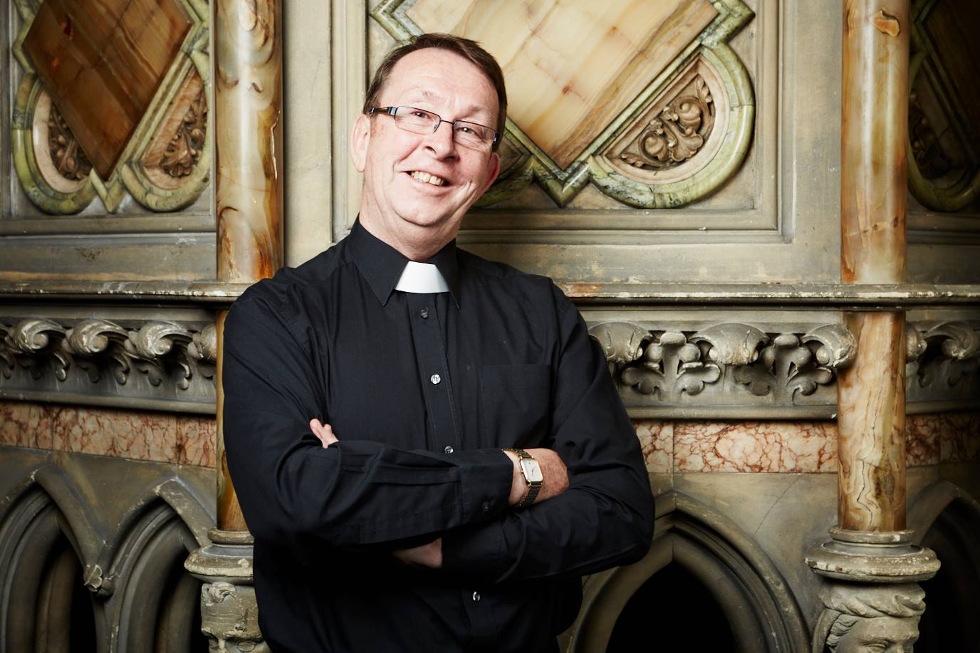 Père Ray Kelly, l’interview du prêtre et chanteur irlandais qui fait le ...